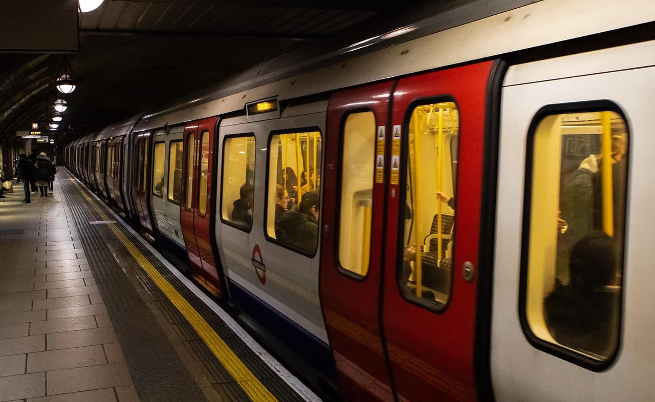 Tfl raise fares by 4.6% - but Fare Free London want them brought down ...